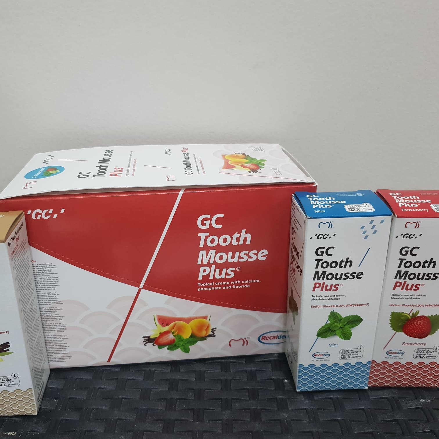 GC Tooth Mousse Plus Topical Tooth Crème Strengthen Tooth Surface 10pc Box